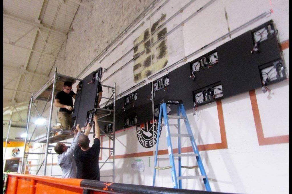 GIANT VIDEO SCREEN INSTALLED IN COMINCO ARENA | Trail Smoke Eaters